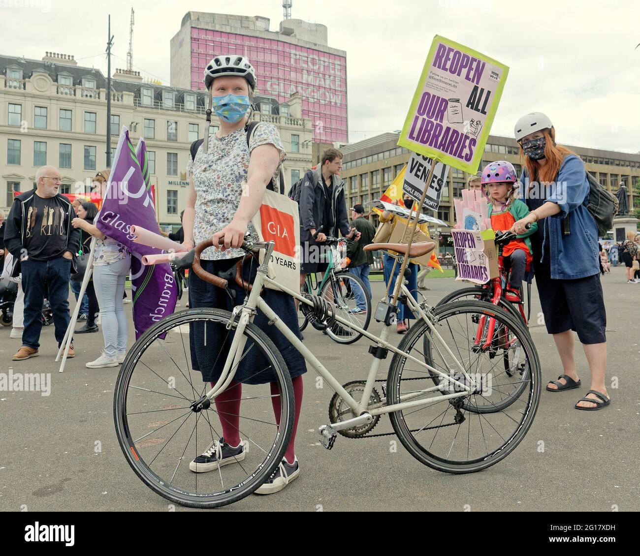 Glasgow, Scotland, UK, 5TH June, 2021. Save libraries and council ...