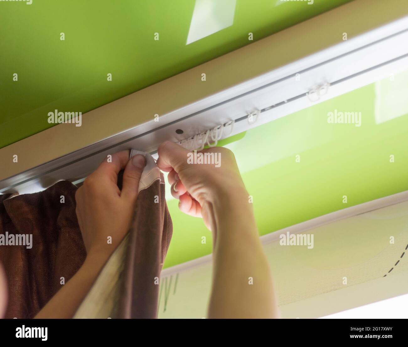 Cornice curtains hi-res stock photography and images - Alamy