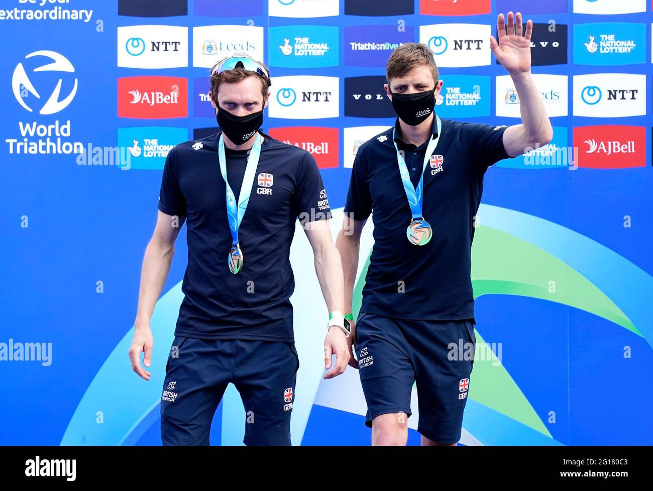 Dave Ellis (left) wins the PTV1 Men's event during the AJ Bell 2021 ...