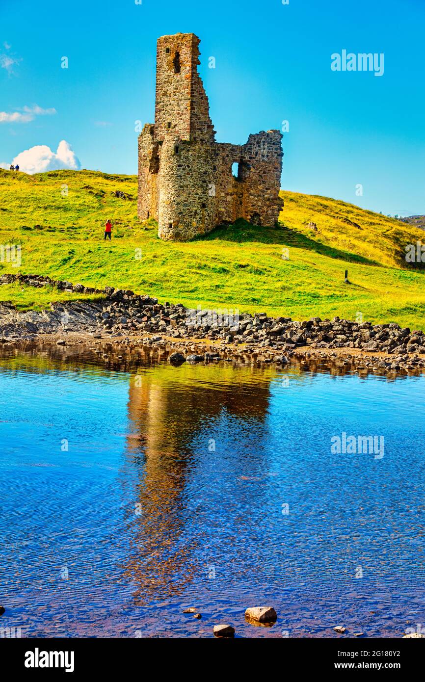 Ruins of 16th century Ardvreck Castle on a rocky promontory on Loch ...