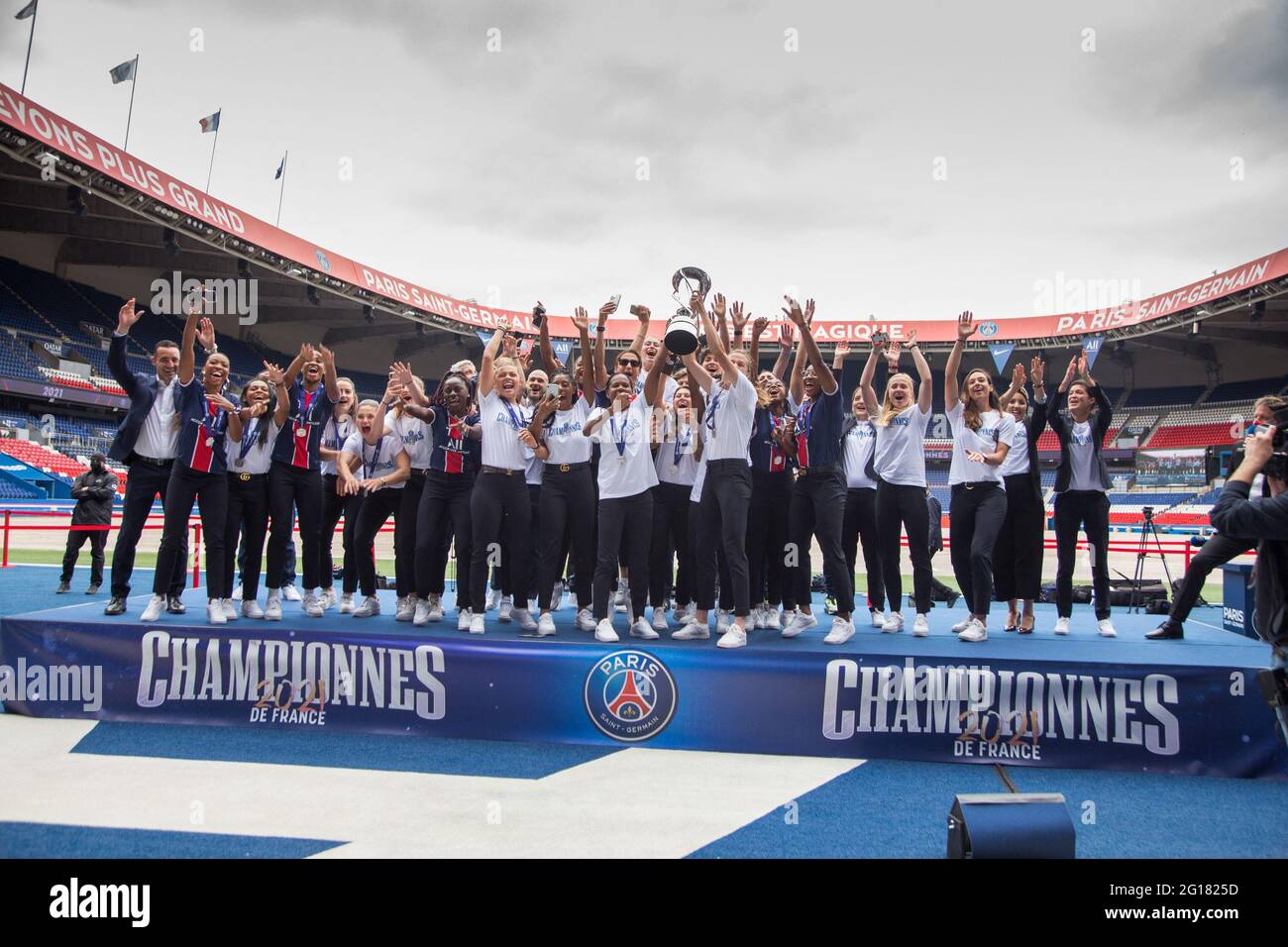 The PSG women's team will celebrate their first title of French D1 ...