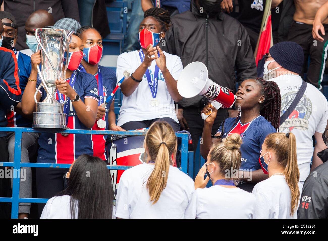 The PSG women's team will celebrate their first title of French D1 ...