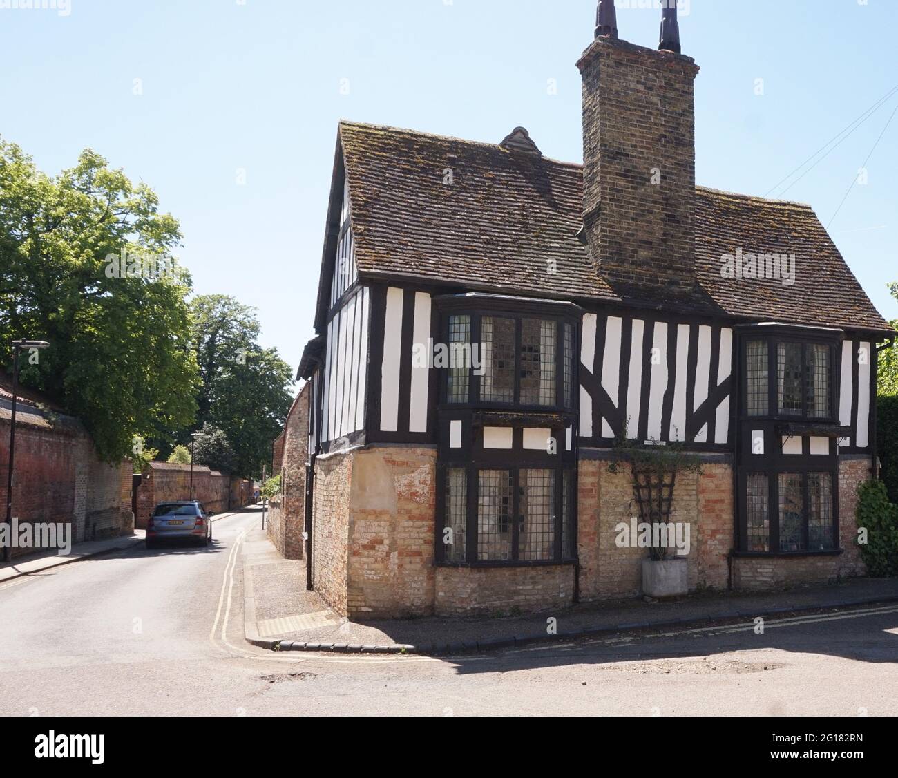 Tudor house hi-res stock photography and images - Alamy