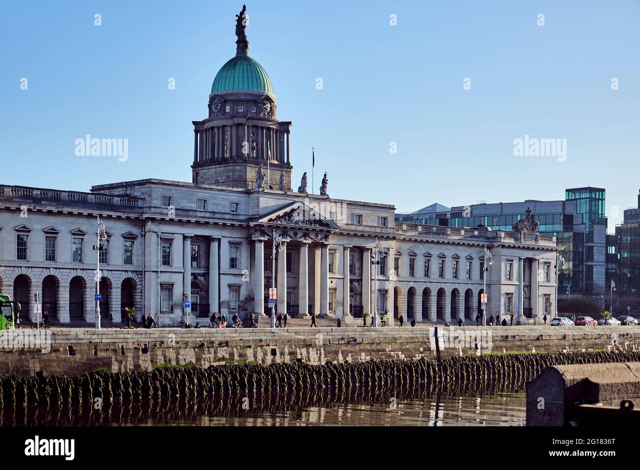 The custom house building during early morning, Dublin, Ireland, 2018 ...