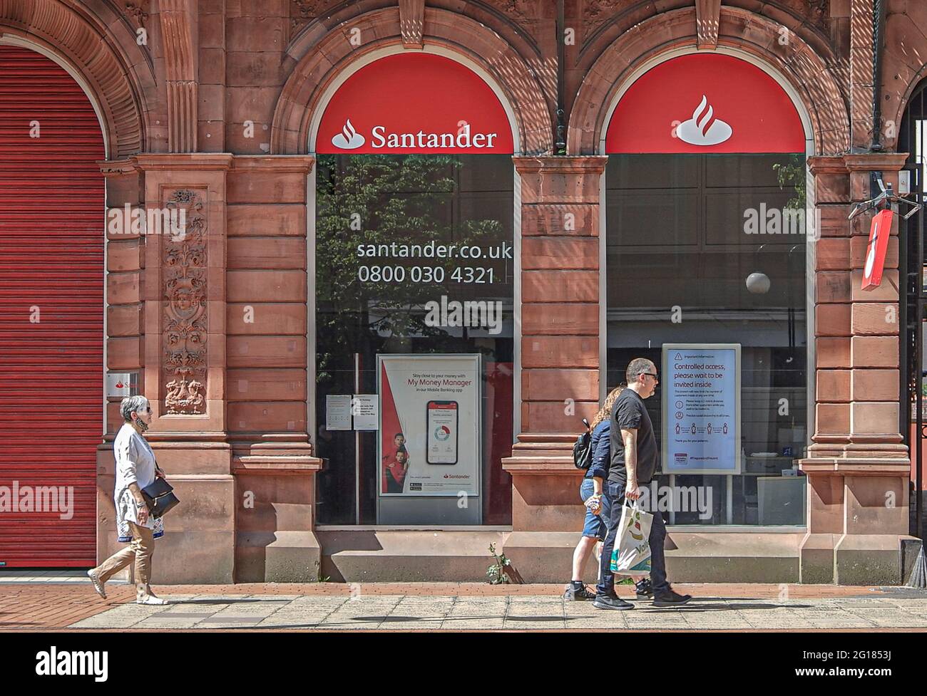 Santander bank belfast hi-res stock photography and images - Alamy