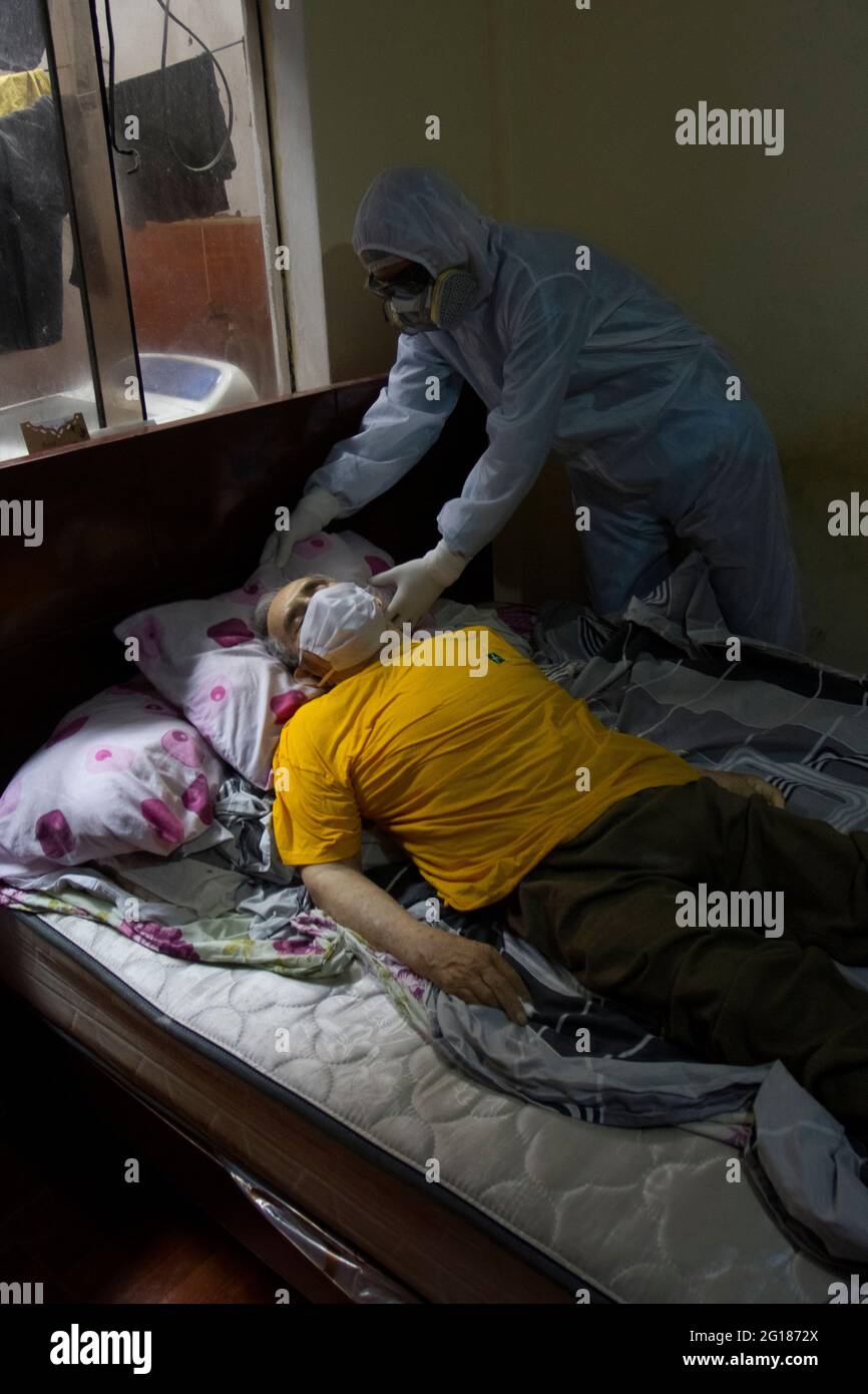 Death bed family hi-res stock photography and images - Alamy