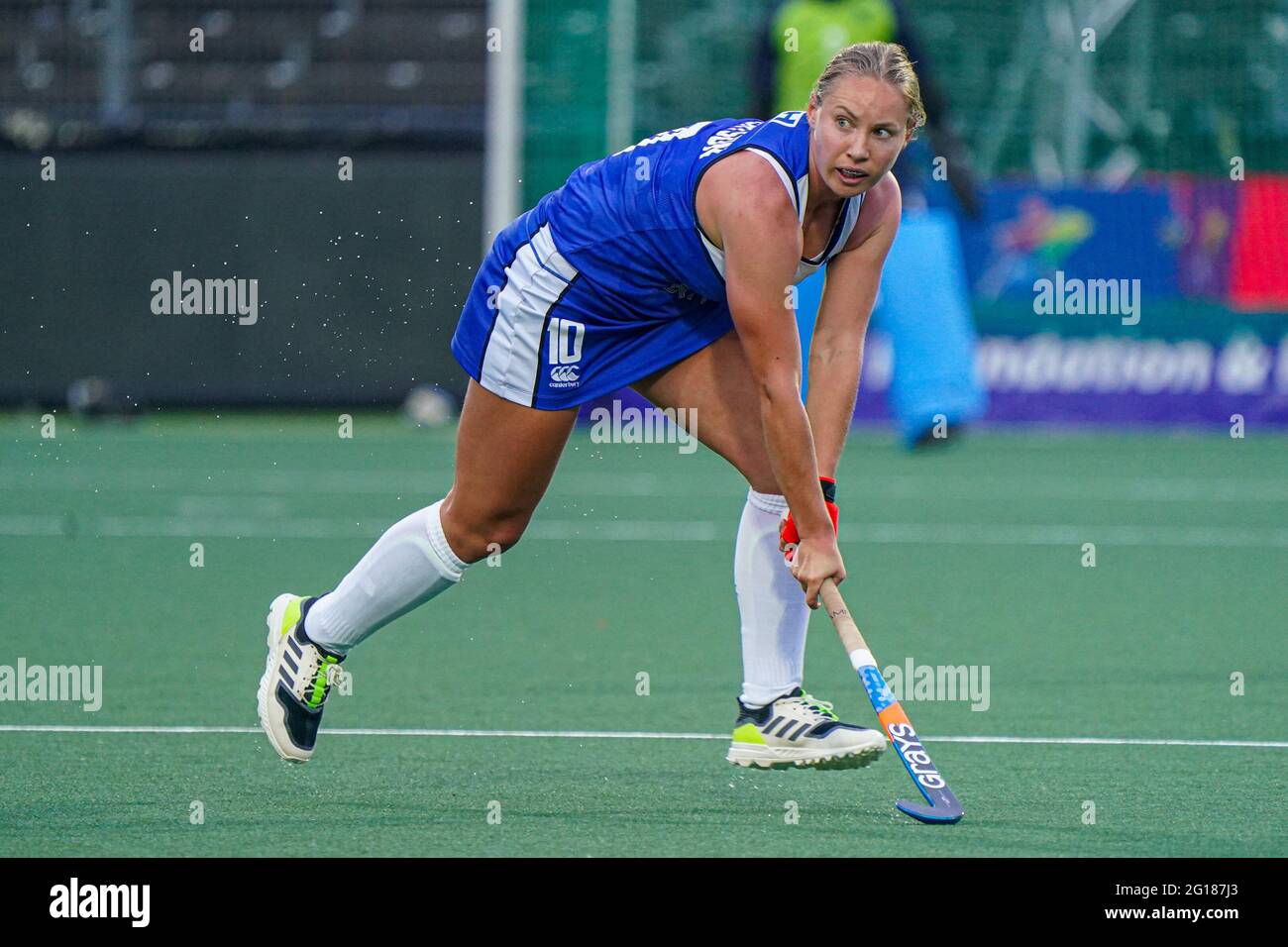 AMSTELVEEN, NETHERLANDS - JUNE 5: Sarah Robertson of Scotland during ...