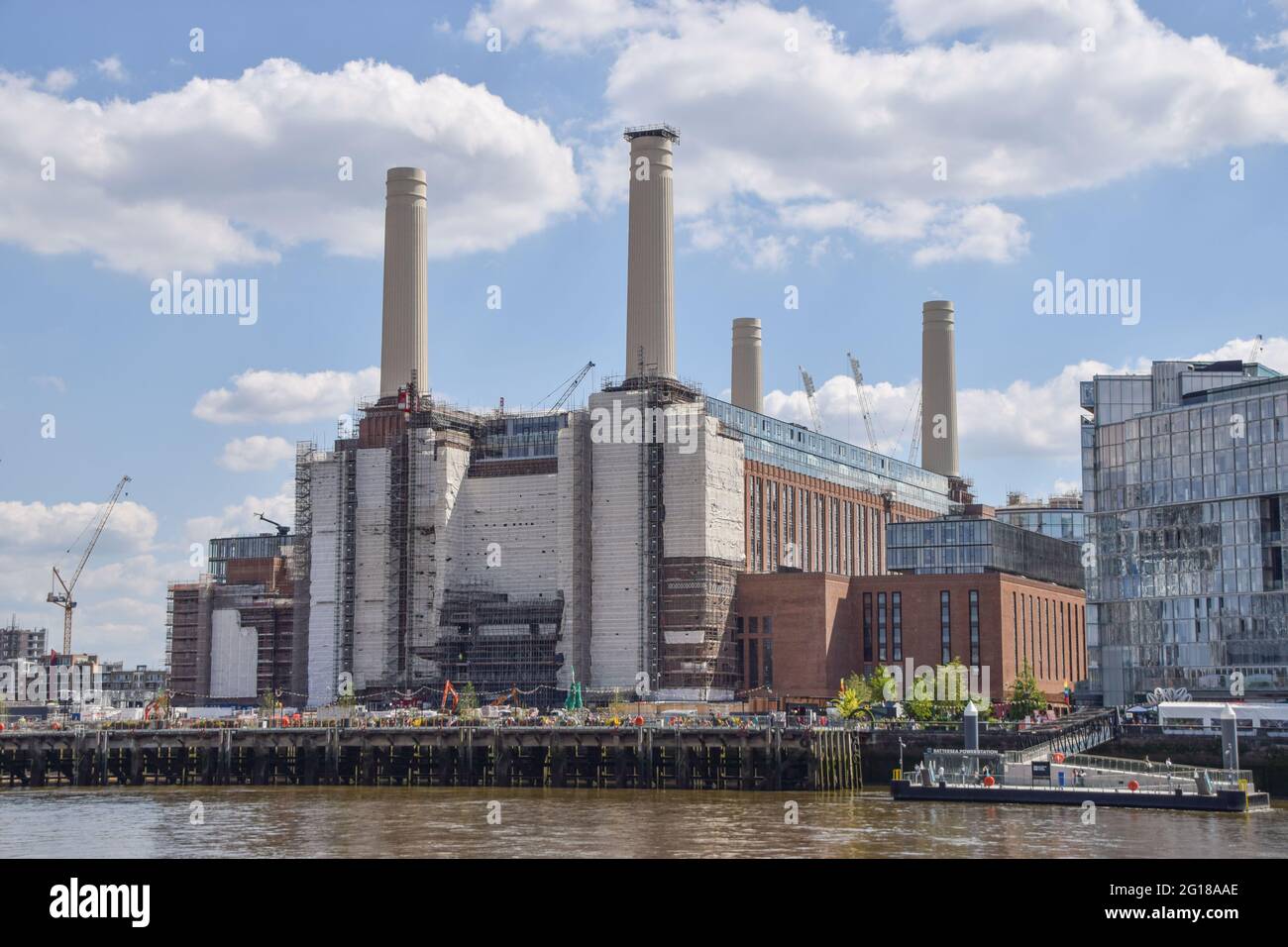 1980s skyscraper construction hi-res stock photography and images - Alamy