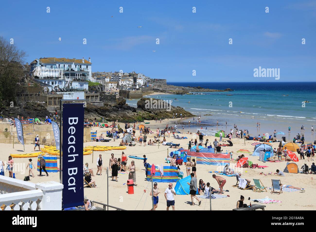 Pretty Porthminster beach, in St Ives, in Cornwall, SW England, UK ...