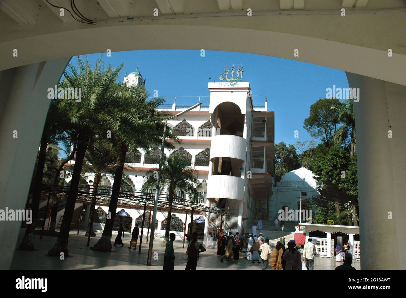 The Hazrat Shah Jalal Mazar Mosque which houses the shrine of Hazrat ...