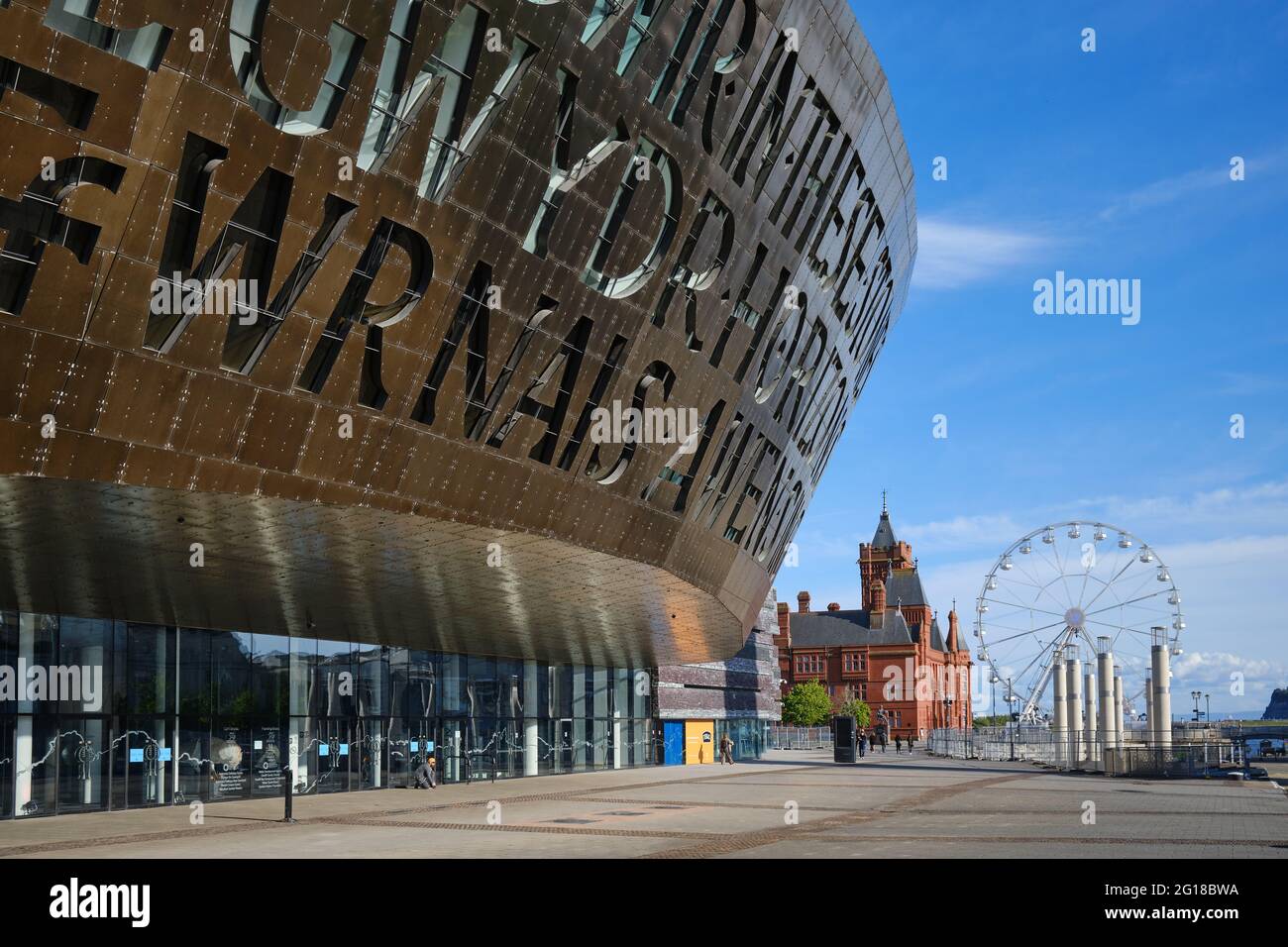 Cardiff bay front facade hi-res stock photography and images - Alamy
