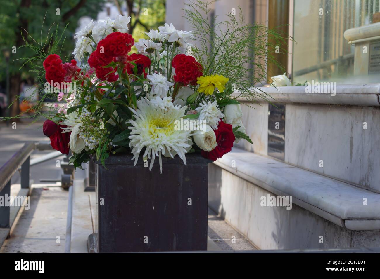 Flower arrangement with red, white and yellow flowers Stock Photo - Alamy