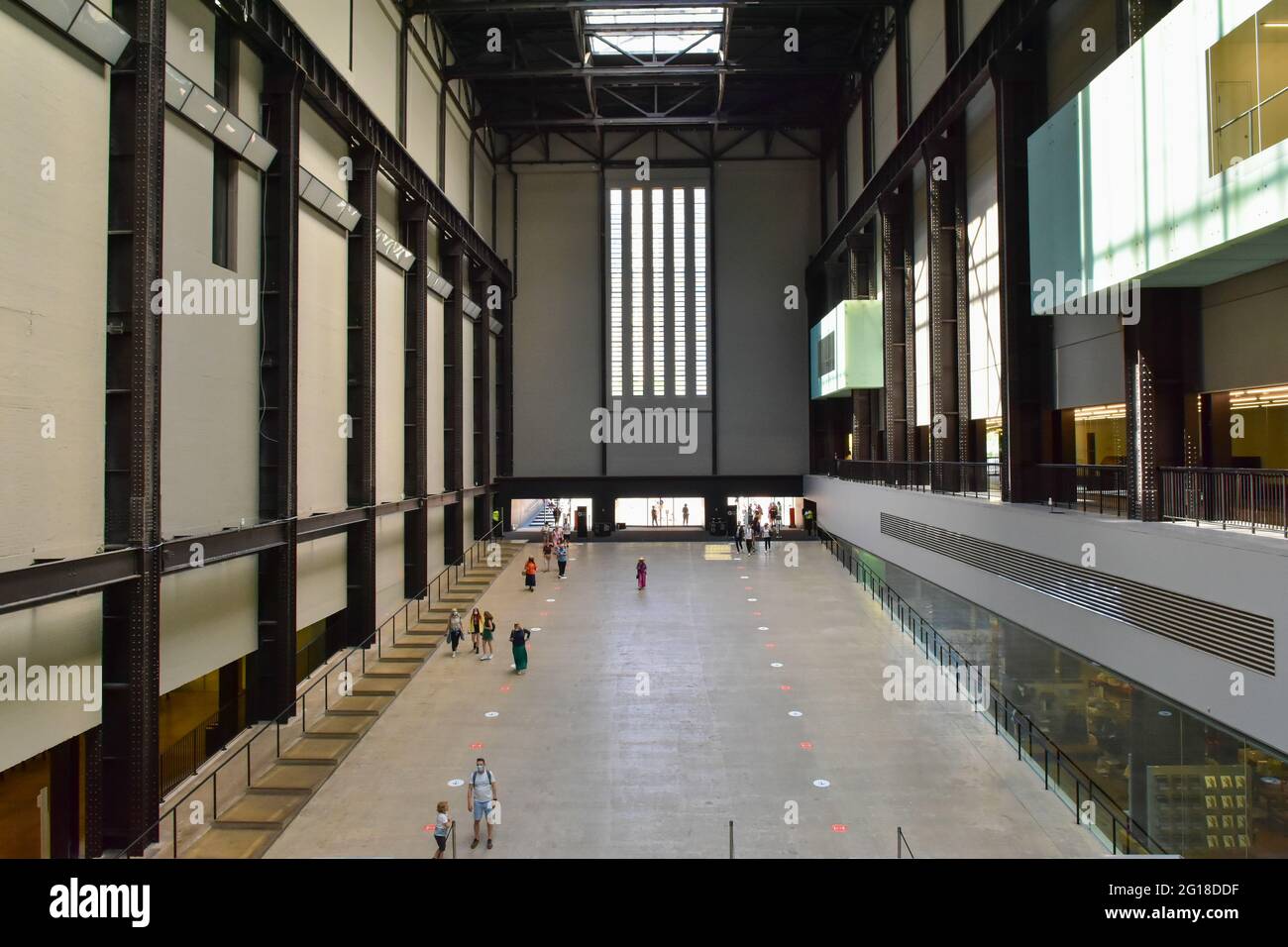 Tate modern interior hi-res stock photography and images - Alamy