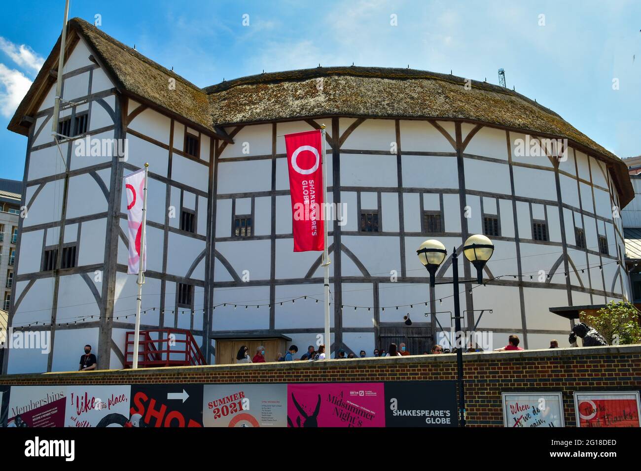 Globe theatre london hi-res stock photography and images - Alamy