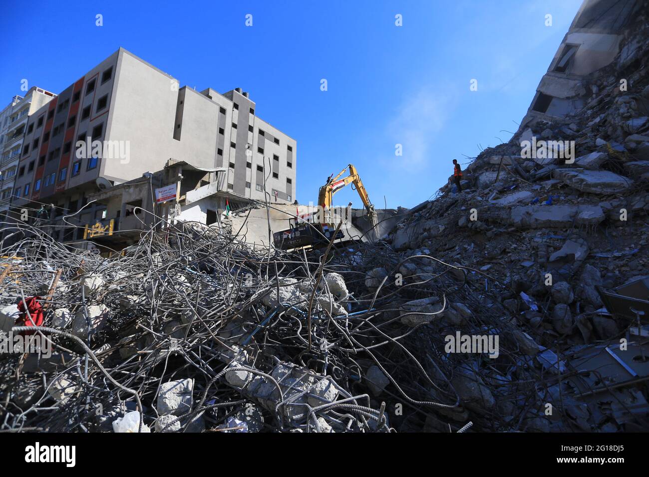 Gaza City, The Gaza Strip, Palestine. 5th June, 2021. Egyptian workers ...