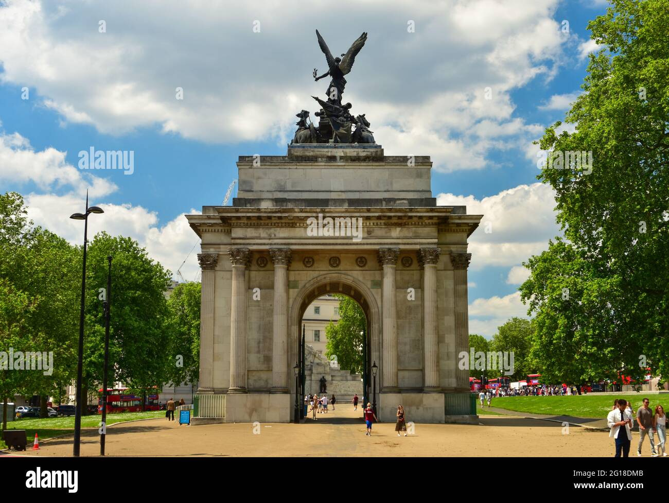 The famous wellington arch hyde park corner hi-res stock photography ...
