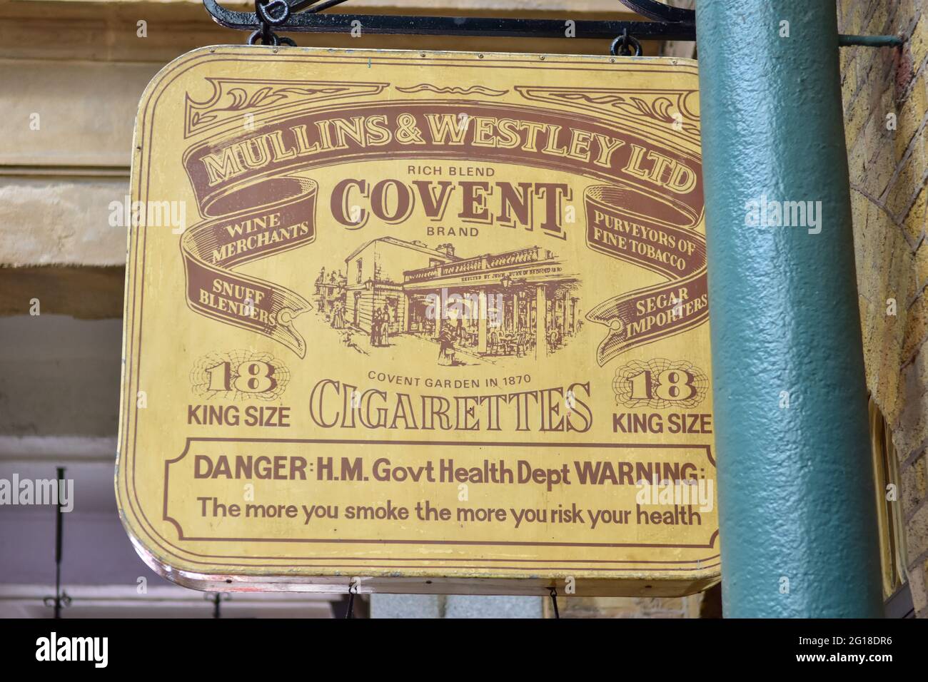 London retro signage hi-res stock photography and images - Alamy