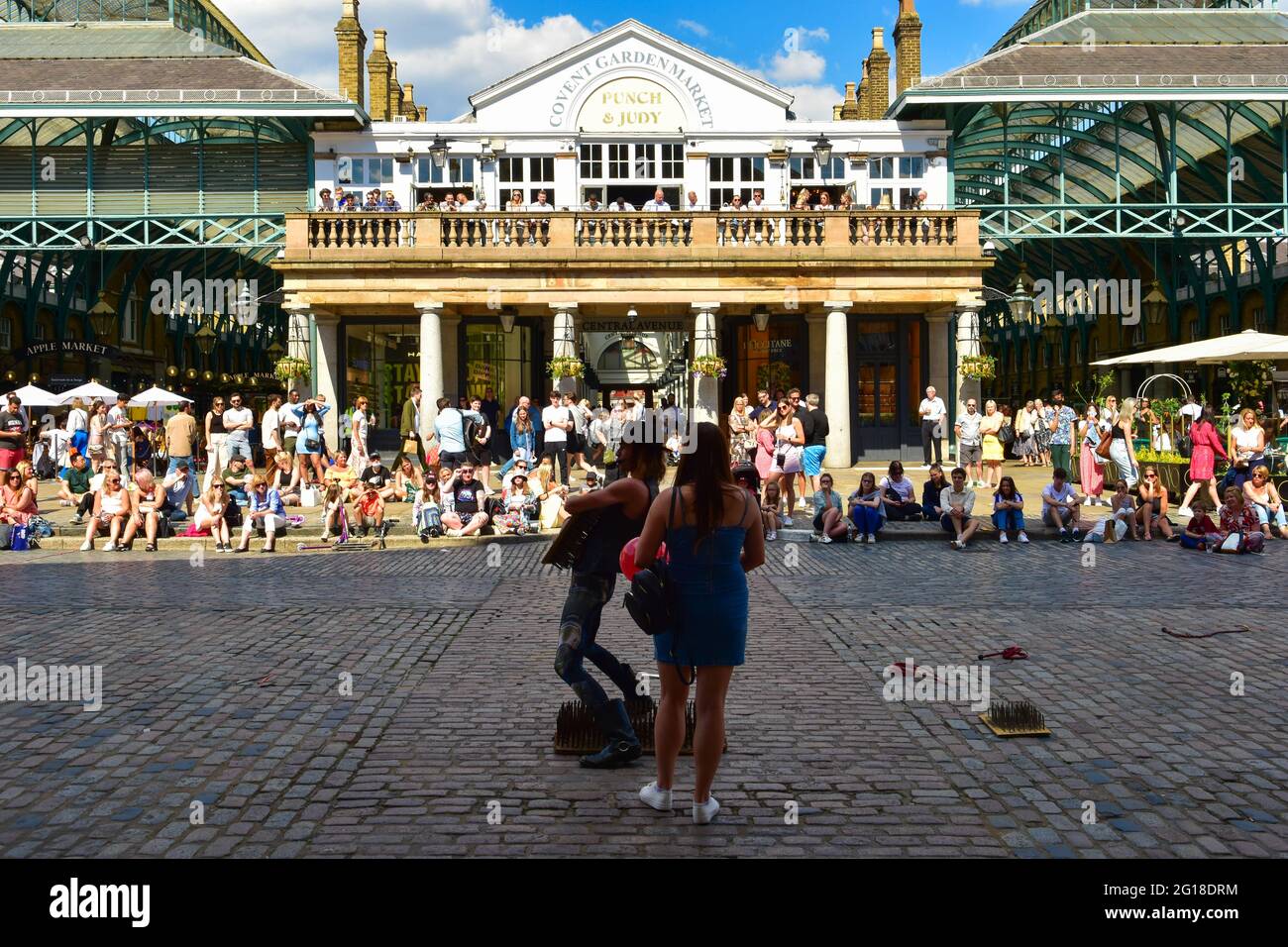 Covent garden main hall hi-res stock photography and images - Alamy
