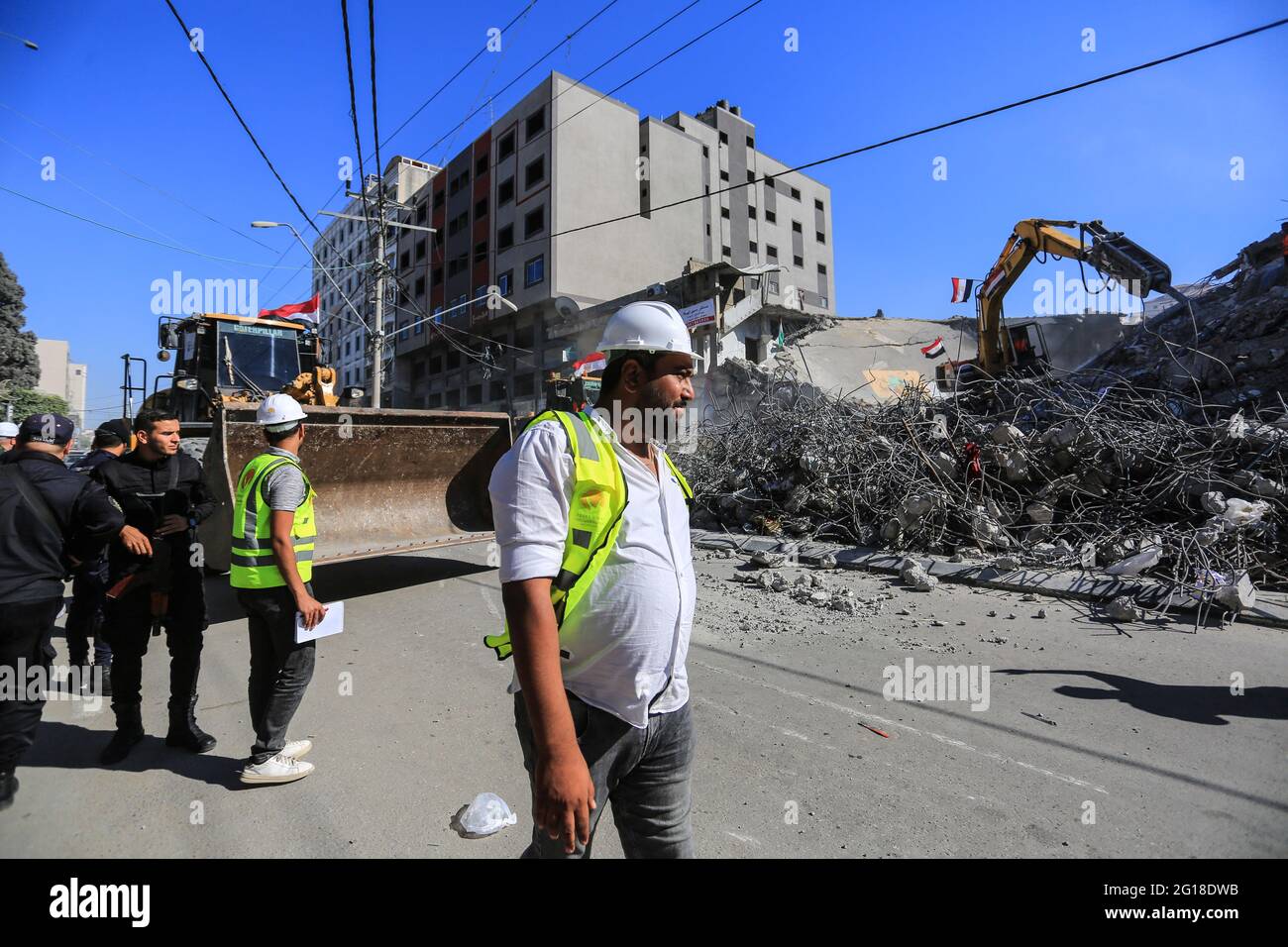 Gaza City, The Gaza Strip, Palestine. 5th June, 2021. Egyptian workers ...