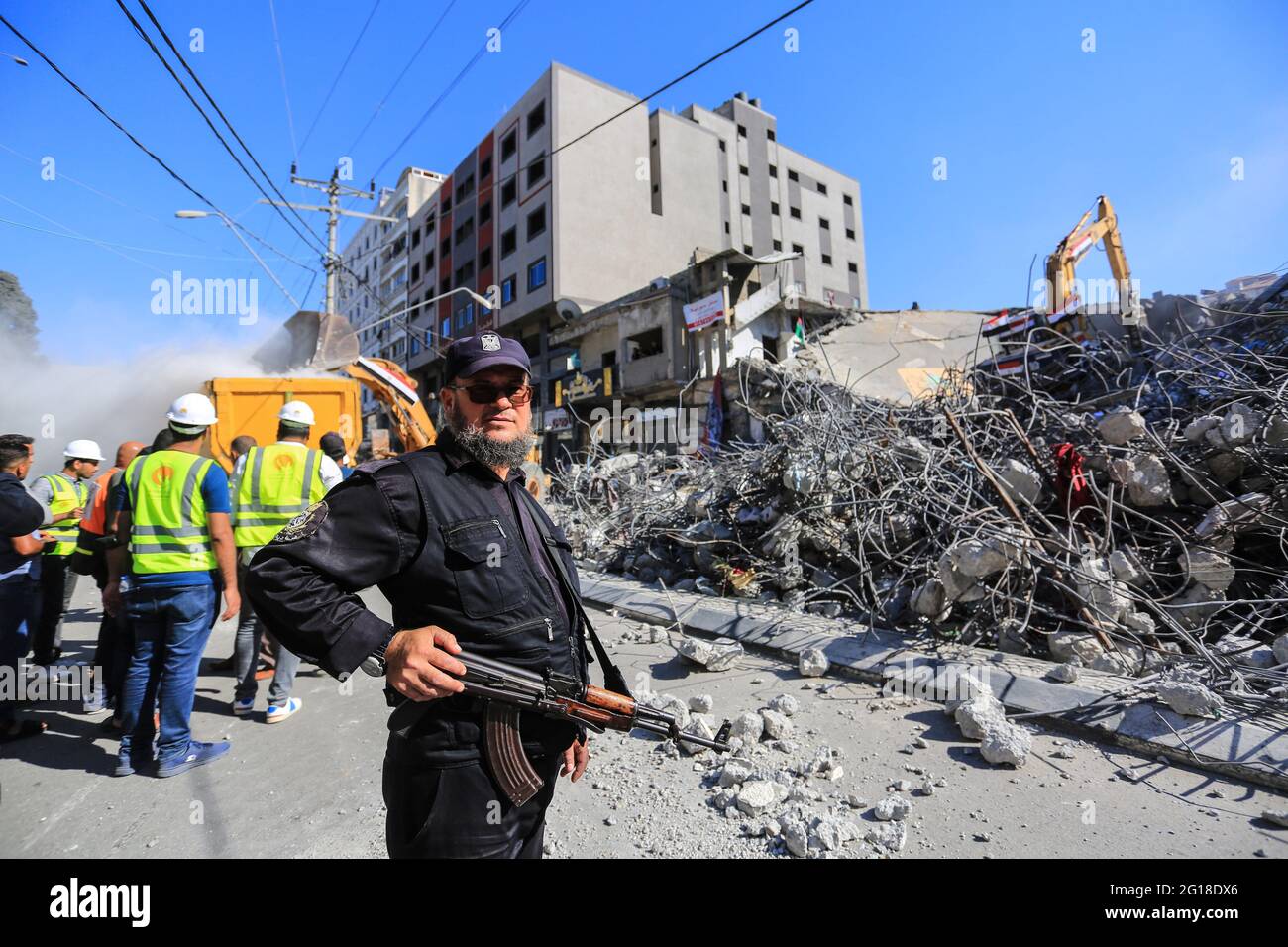 Gaza City, The Gaza Strip, Palestine. 5th June, 2021. Egyptian workers ...