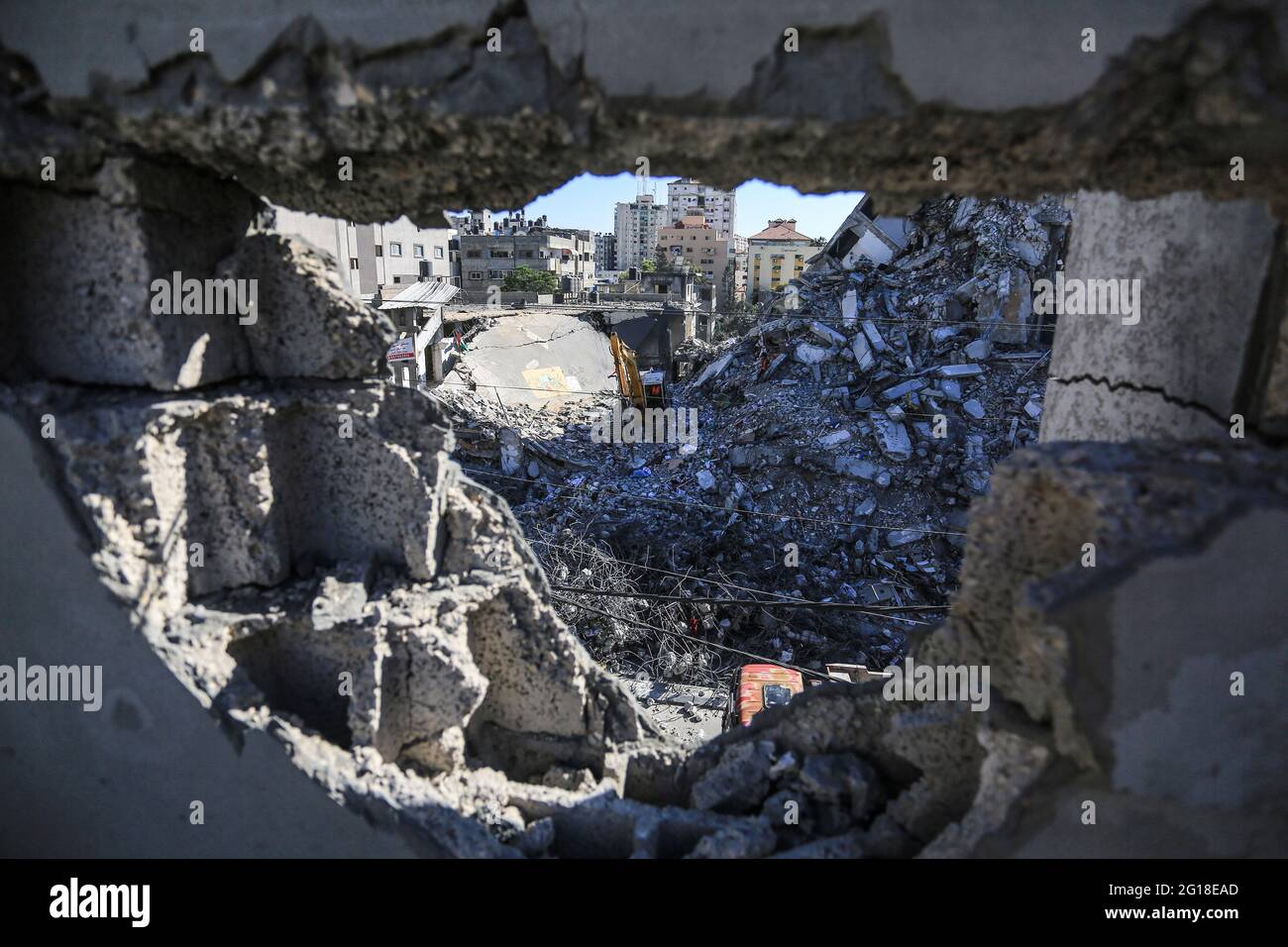 Gaza City, The Gaza Strip, Palestine. 5th June, 2021. Egyptian workers ...