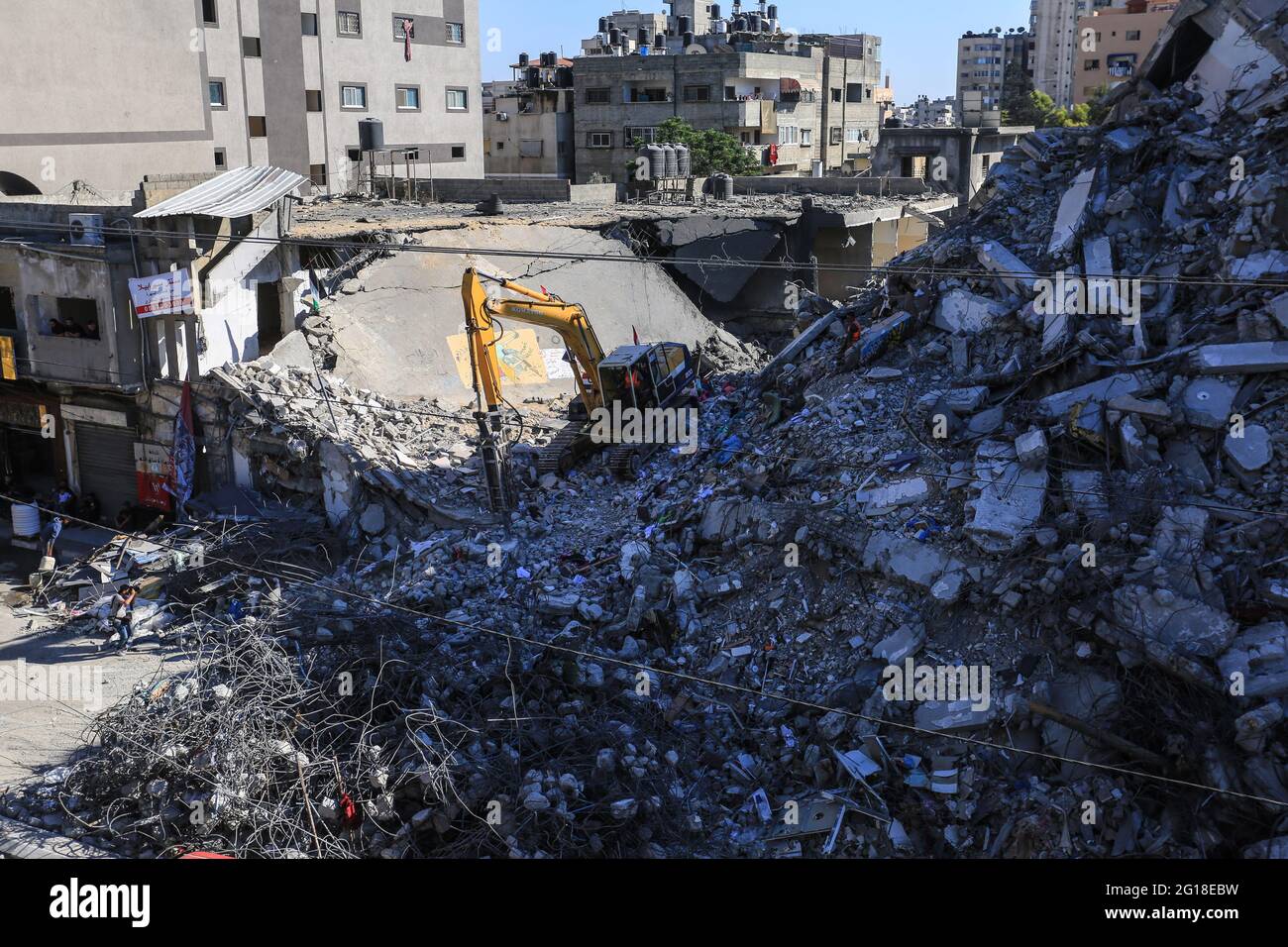 Gaza City, The Gaza Strip, Palestine. 5th June, 2021. Egyptian workers ...