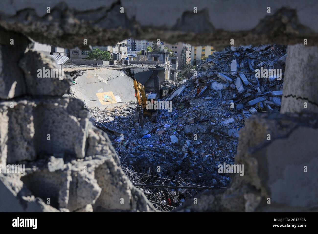 Gaza City, The Gaza Strip, Palestine. 5th June, 2021. Egyptian workers ...