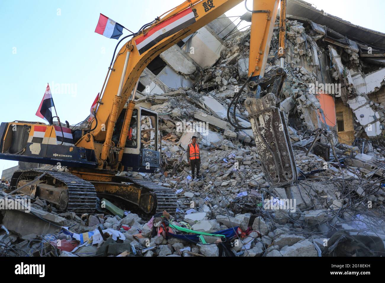 Gaza City, The Gaza Strip, Palestine. 5th June, 2021. Egyptian workers ...