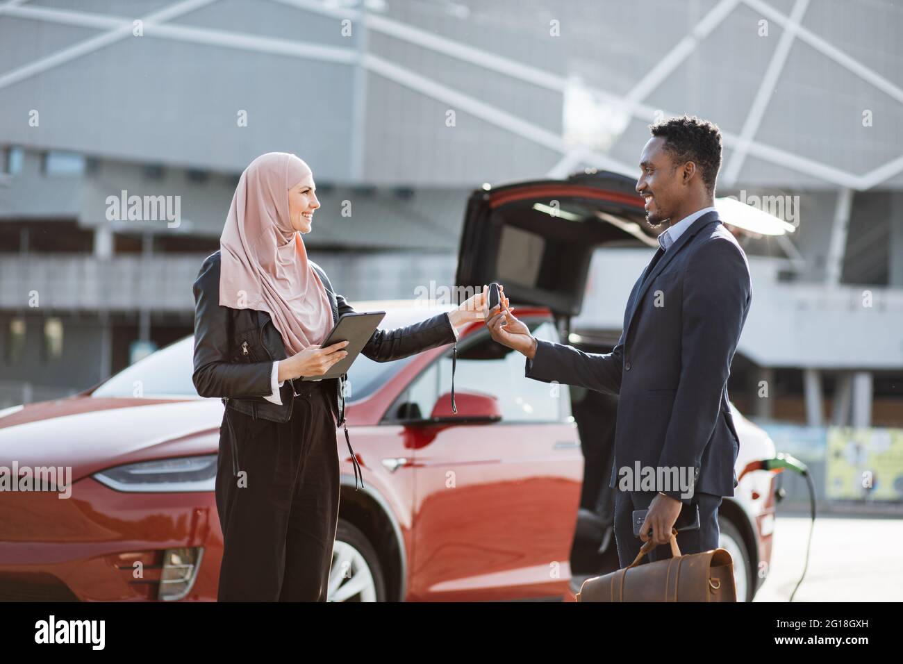 Muslim man smiling suit hi-res stock photography and images - Alamy