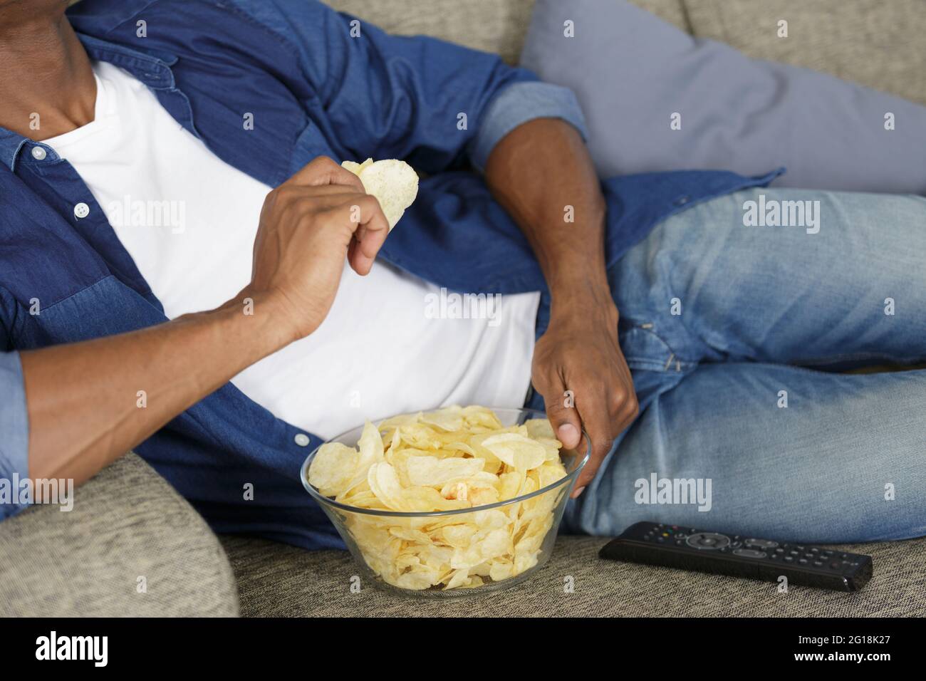 Snacking while watching tv hi-res stock photography and images - Alamy