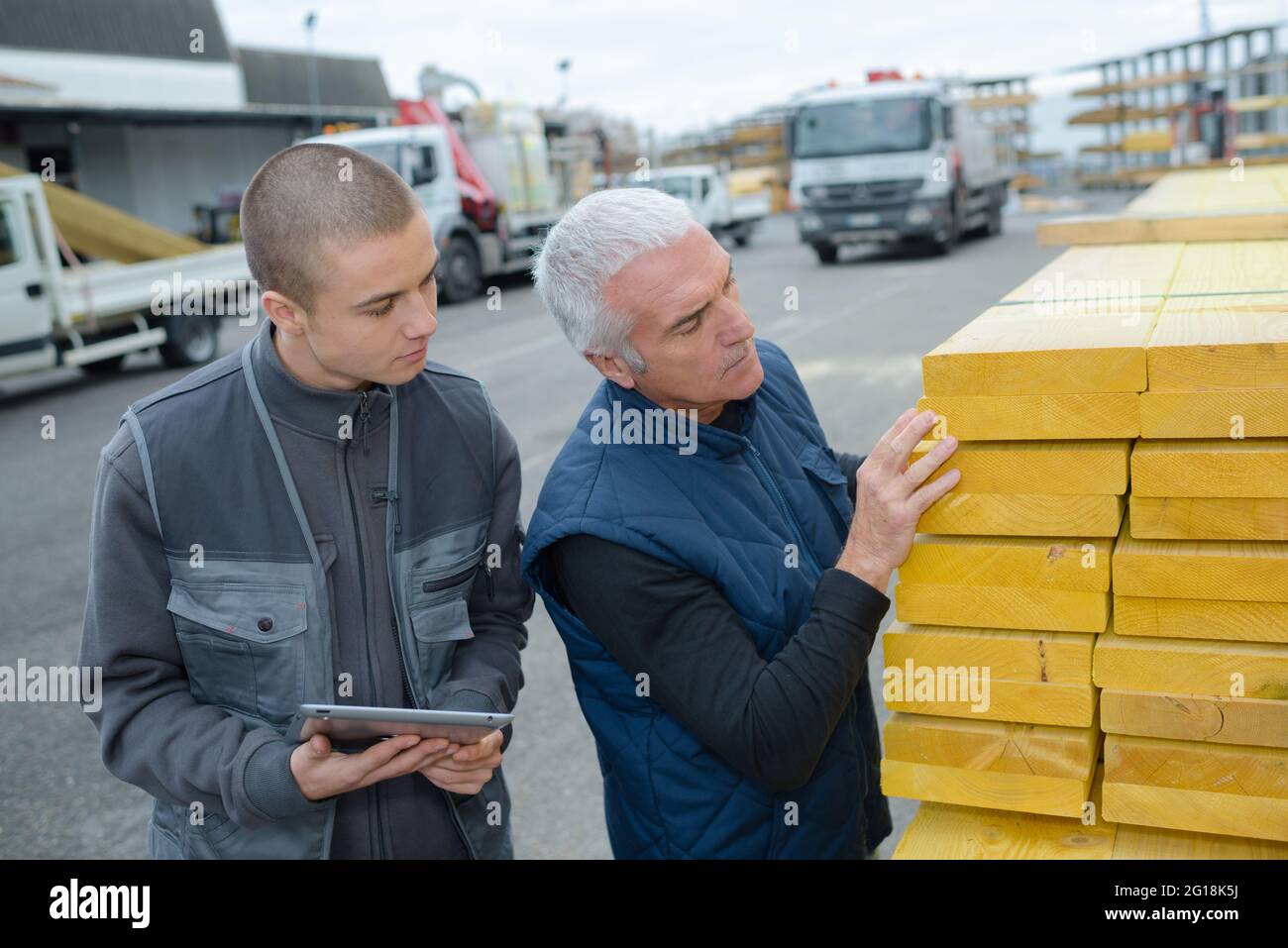 Shipment inspection hi-res stock photography and images - Alamy