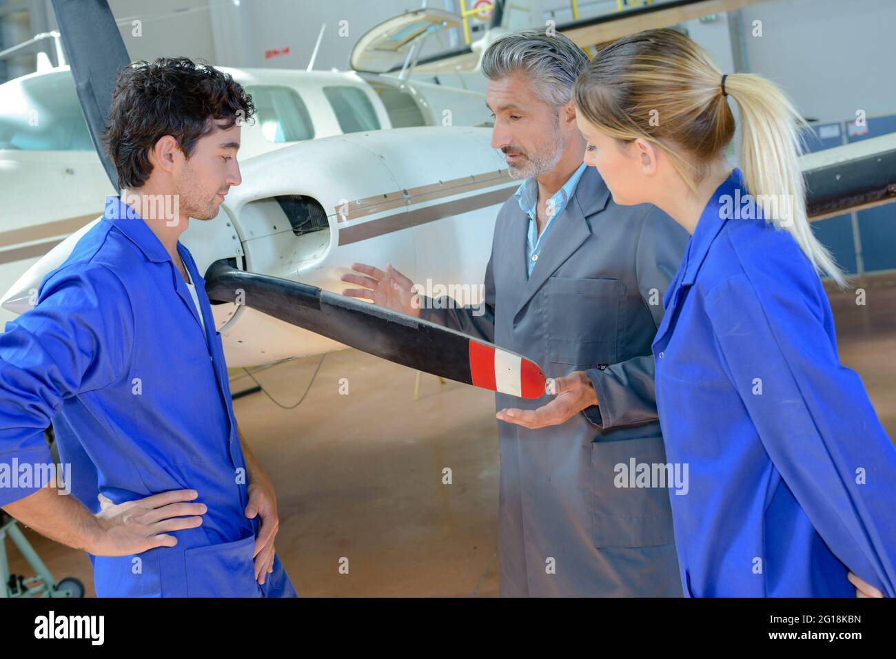 Engine aircraft students hi-res stock photography and images - Alamy