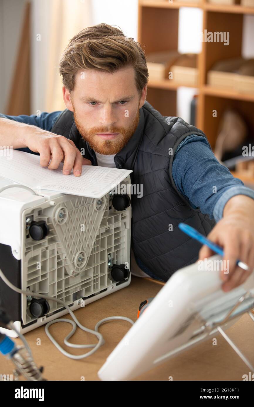 Weak internet signal hi-res stock photography and images - Alamy