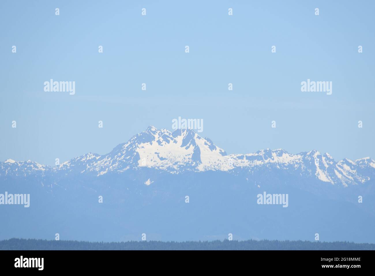 Seattle skyline mountains hi-res stock photography and images - Alamy