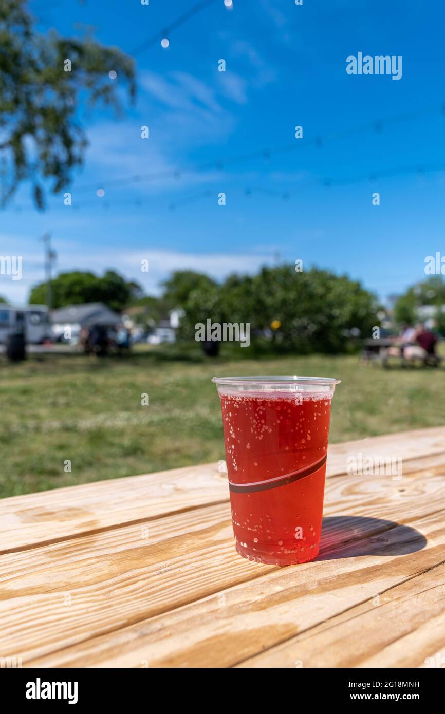 Red cup drinking party hi-res stock photography and images - Alamy