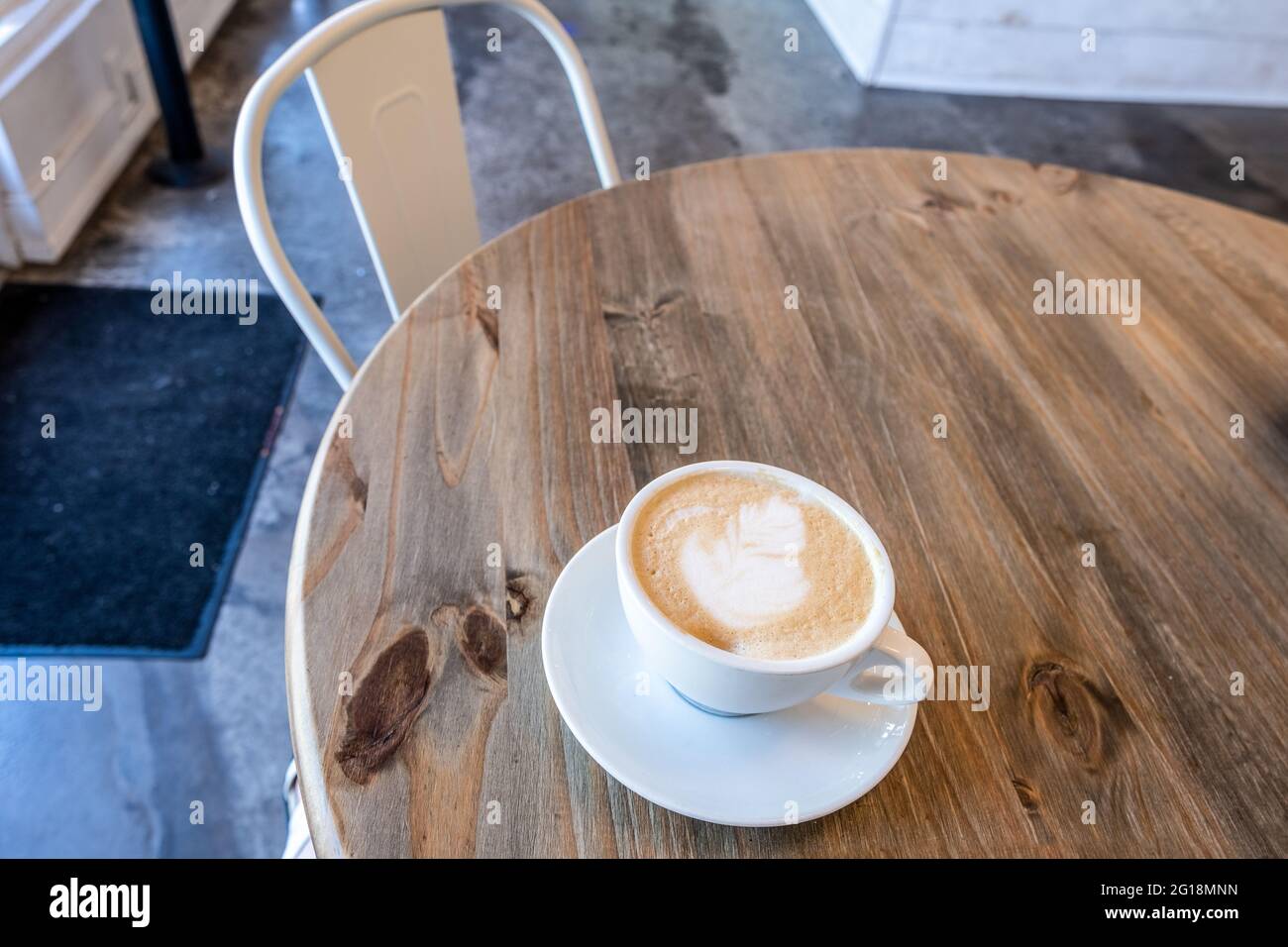 Foreground bottom center hi-res stock photography and images - Alamy