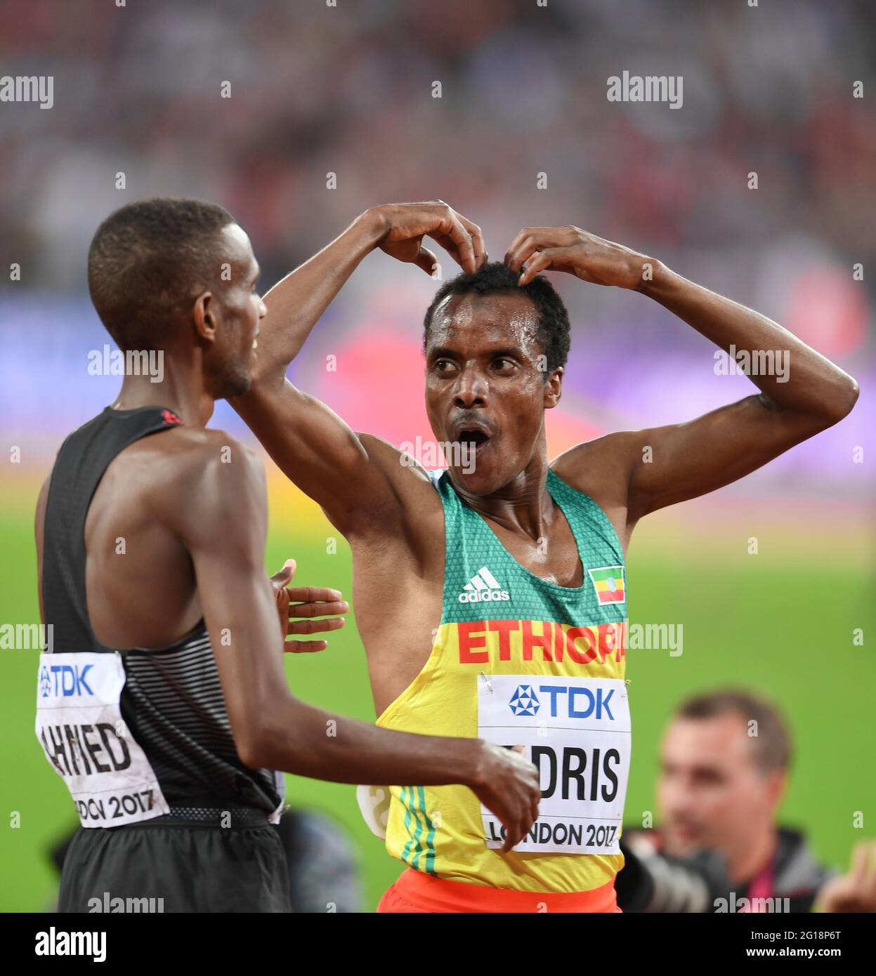 Muktar Edris (Ethiopia) wins the 5000 metres men Gold Medal, leaving Mo ...