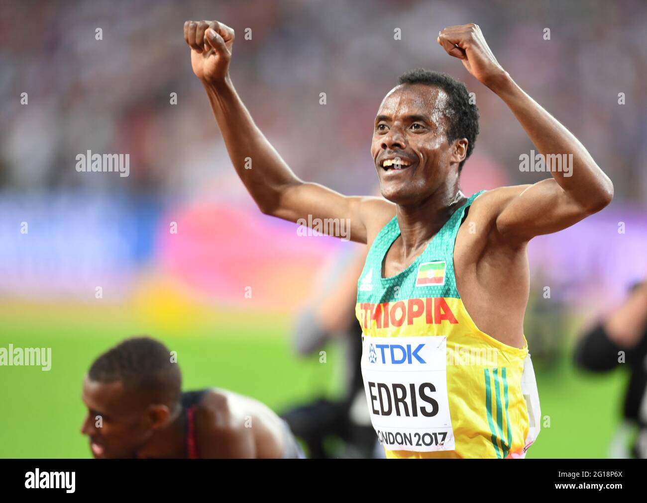 Muktar Edris (Ethiopia) wins the 5000 metres men Gold Medal, leaving Mo ...