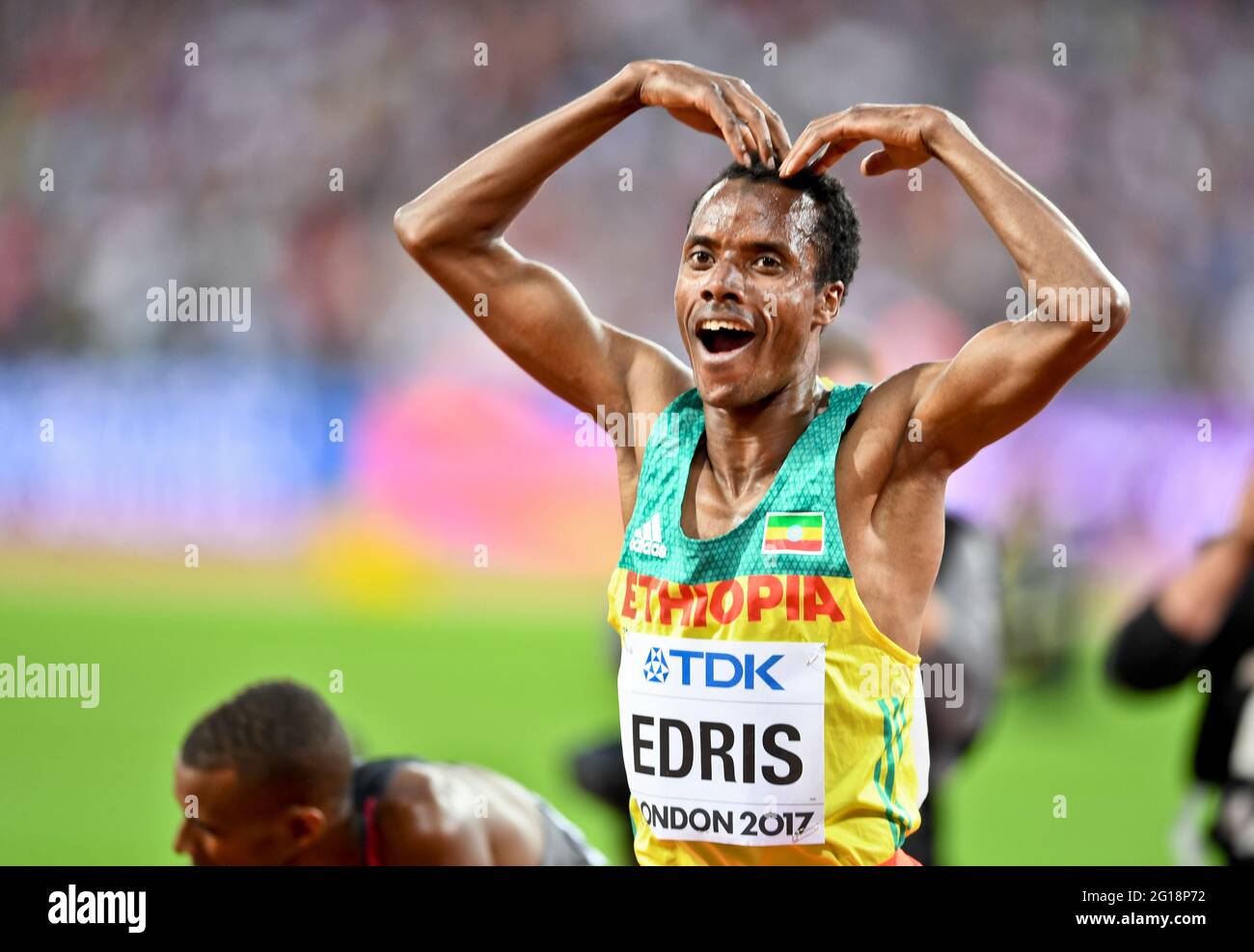 Muktar Edris (Ethiopia) wins the 5000 metres men Gold Medal, leaving Mo ...