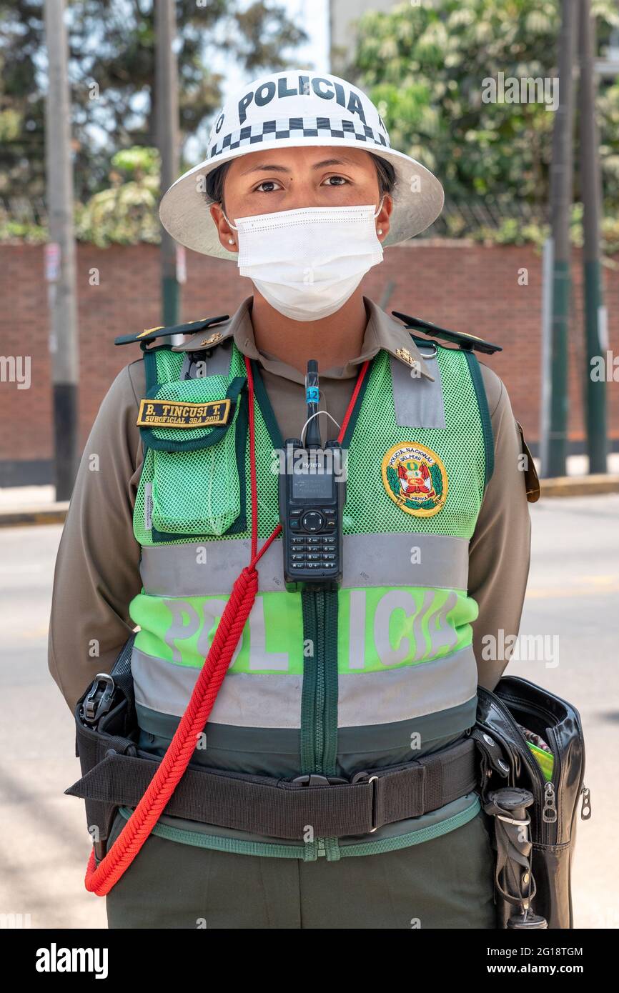 Female police officer attractive hi-res stock photography and images ...