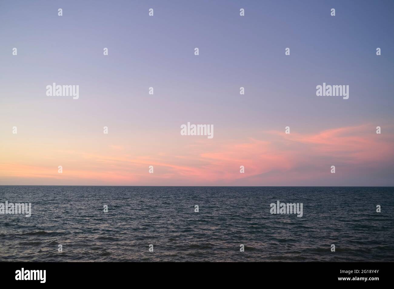 Evening sunset over the ocean, horizon over water Stock Photo - Alamy