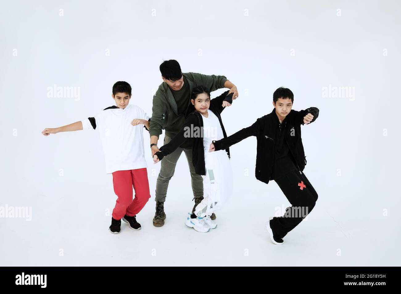 Teaching children dance hi-res stock photography and images - Alamy