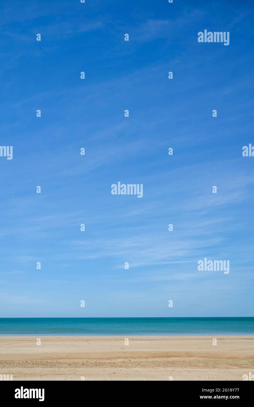Sky over the ocean, horizon over water Stock Photo - Alamy