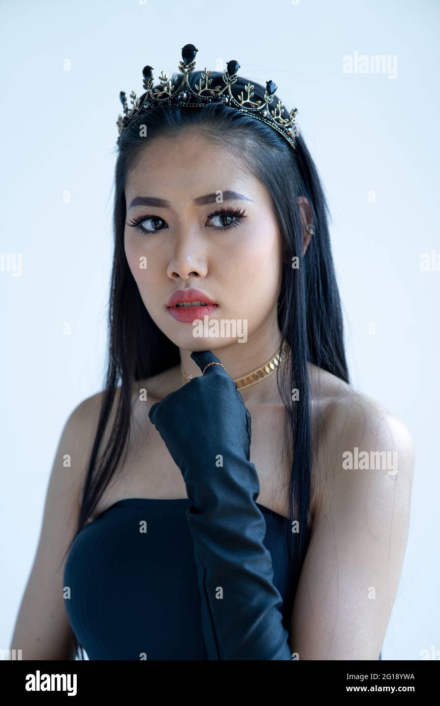 Girl wearing crown hi-res stock photography and images - Alamy