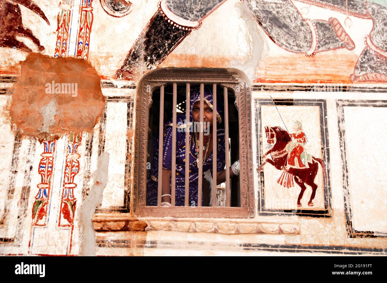 Lady inside a haveli hi-res stock photography and images - Alamy
