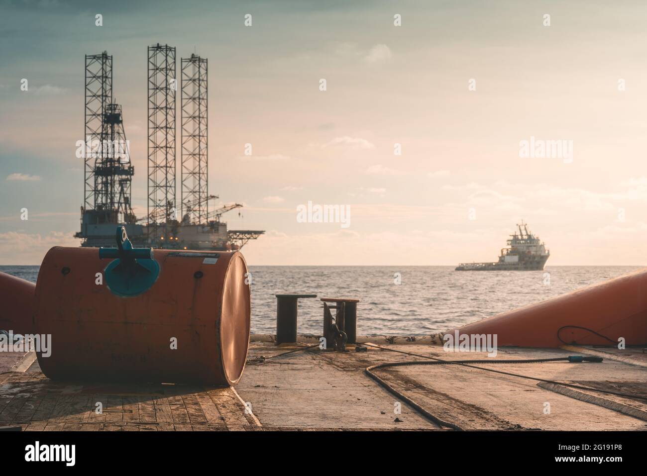 Anchor handling operation hi-res stock photography and images - Alamy