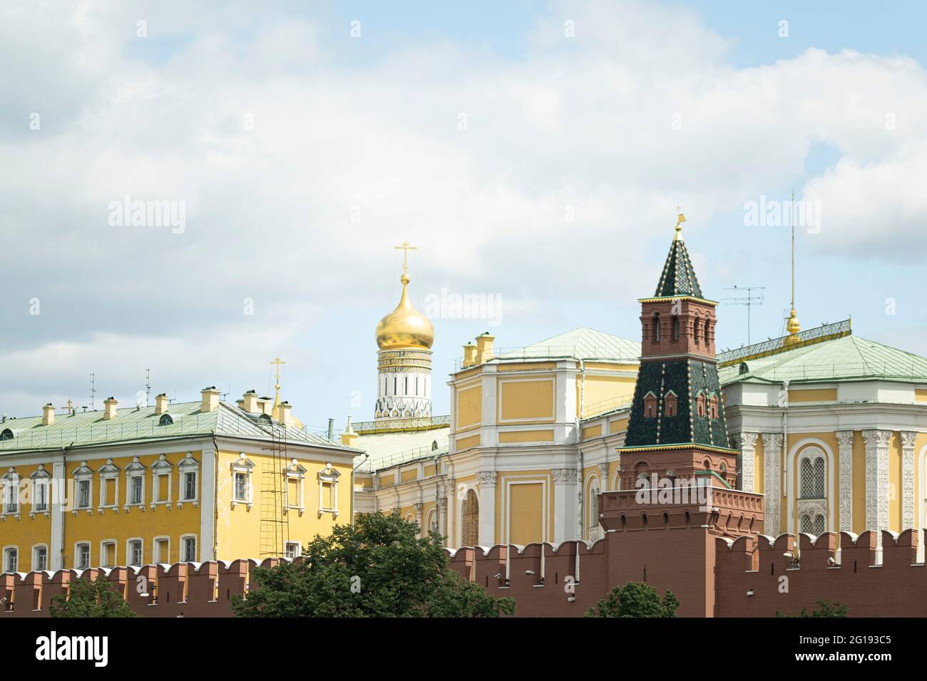 Complex of buildings of the Moscow Kremlin Stock Photo - Alamy