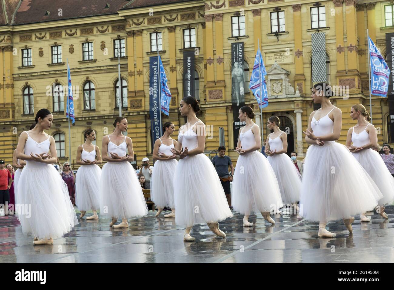 Ballet outdoor performance Stock Photo - Alamy