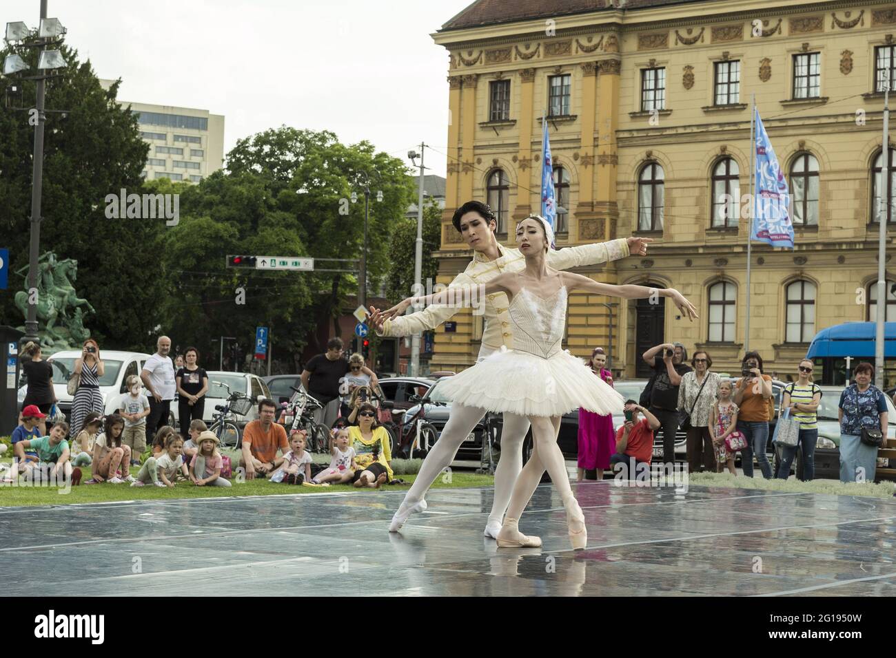 Ballet outdoor performance Stock Photo - Alamy