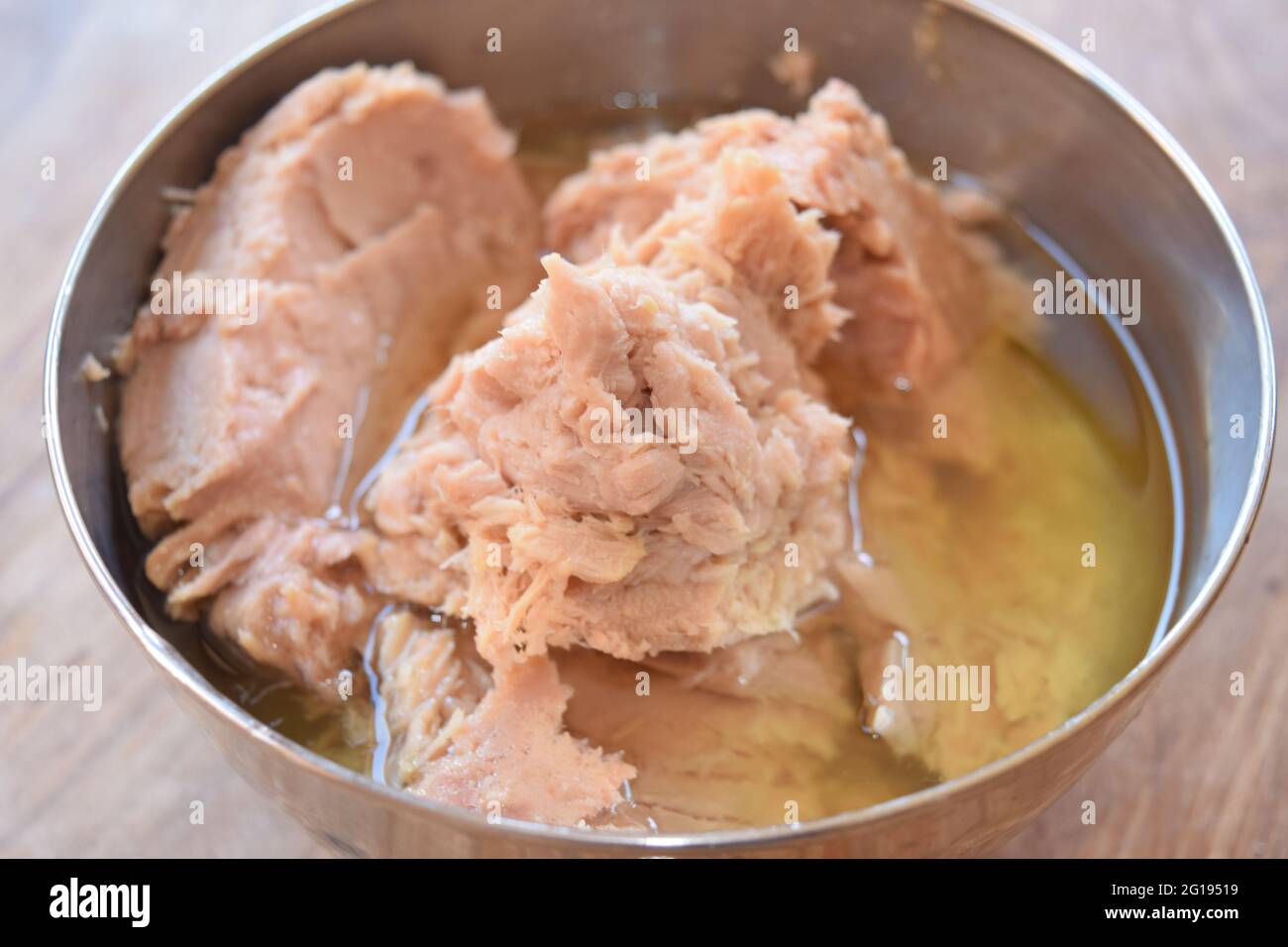 tuna in oil ready to prepare summer food Stock Photo - Alamy
